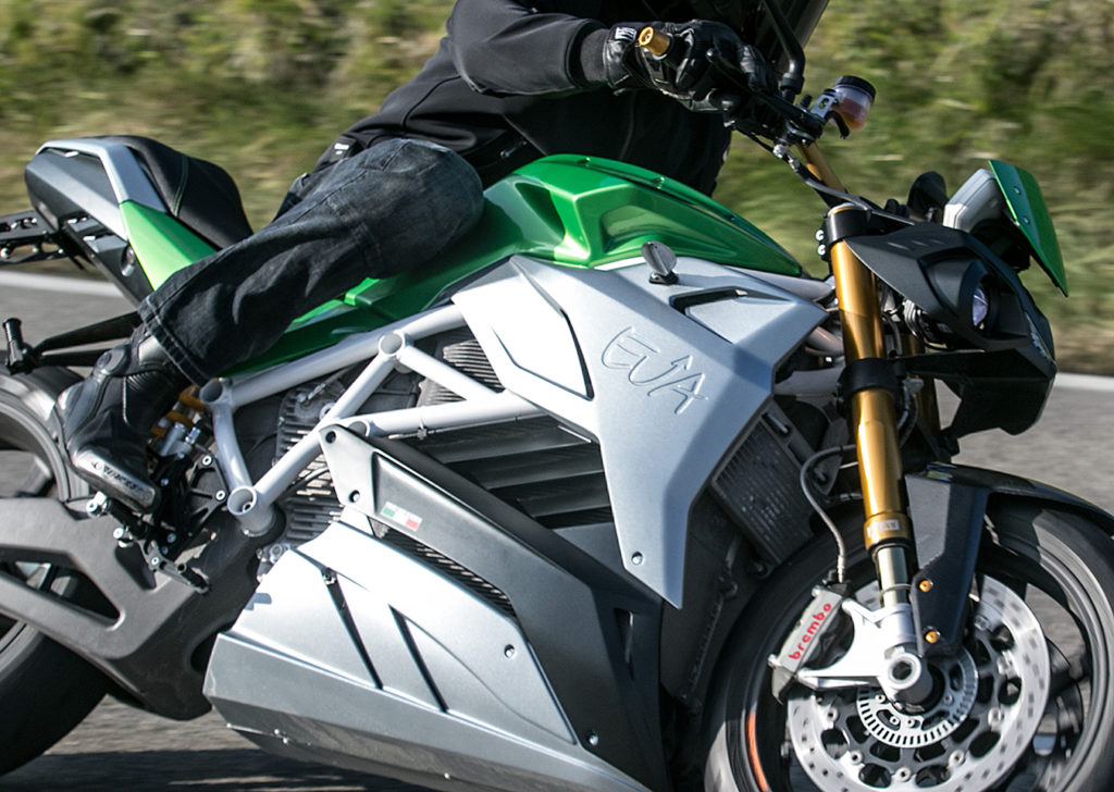 Electric Motorcycles News tests Energica Eva – thepack.news