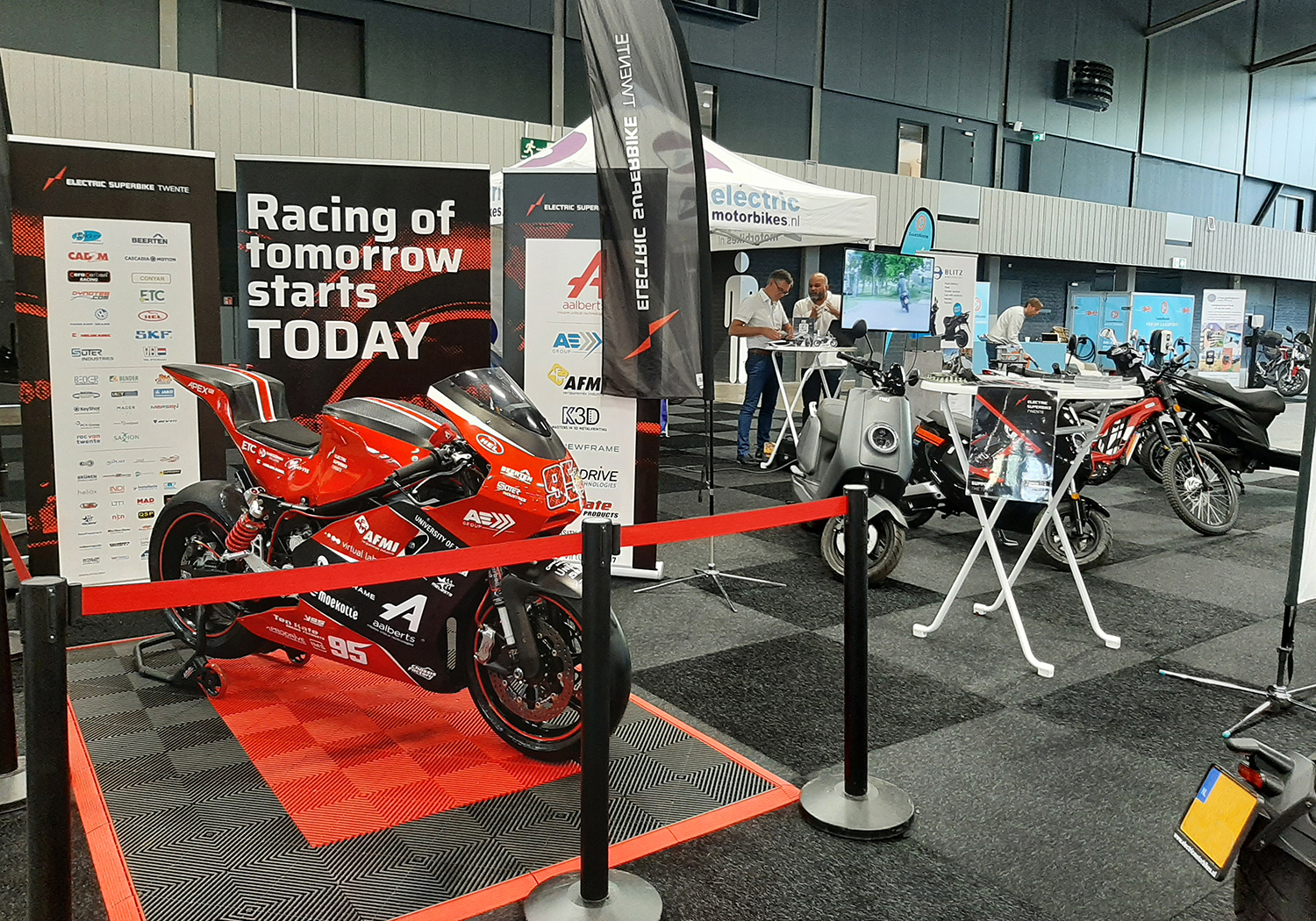 Electric mobility companies side by side at Electrified 2021 – thepack.news