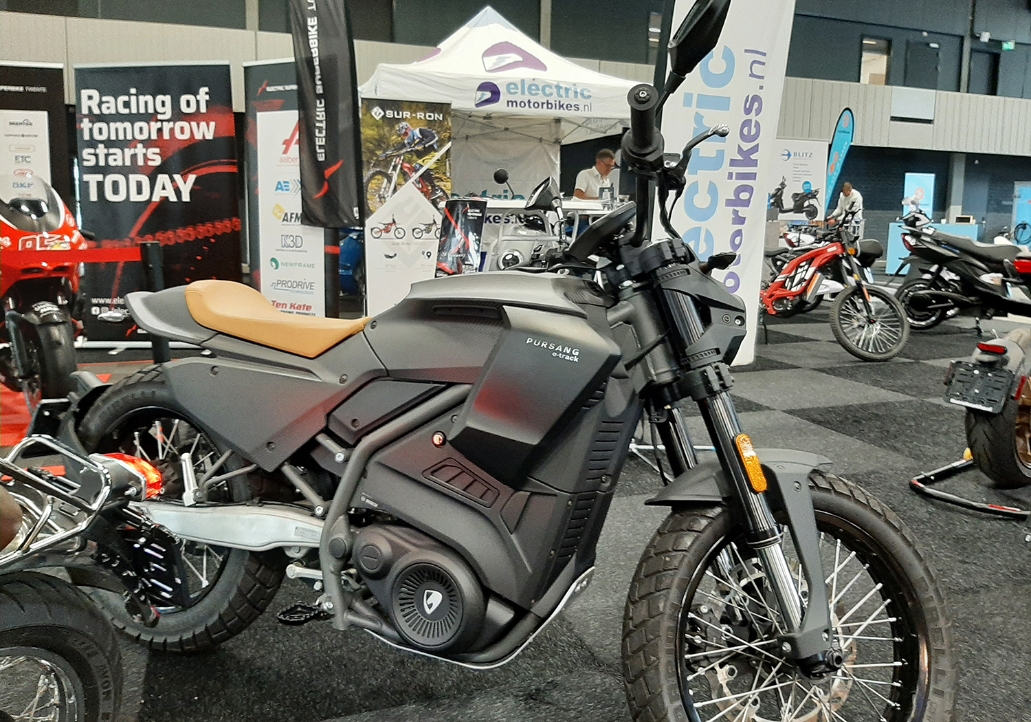 Electric mobility companies side by side at Electrified 2021 – thepack.news