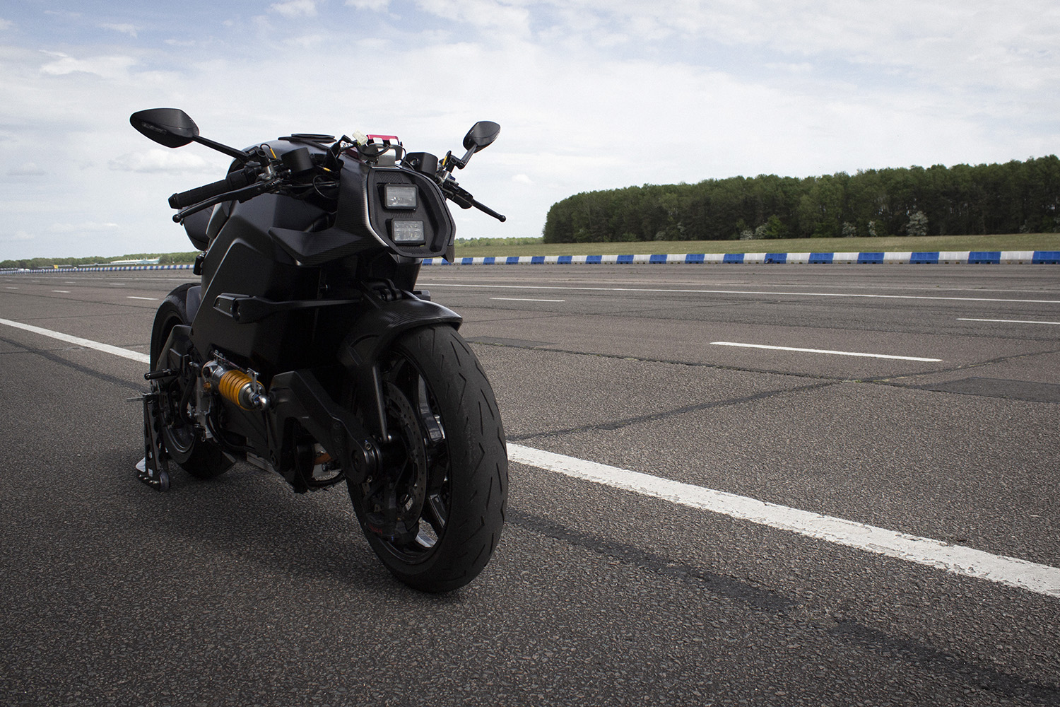 Arc Vector track testing with Ex MotoGP rider James Ellison – thepack.news
