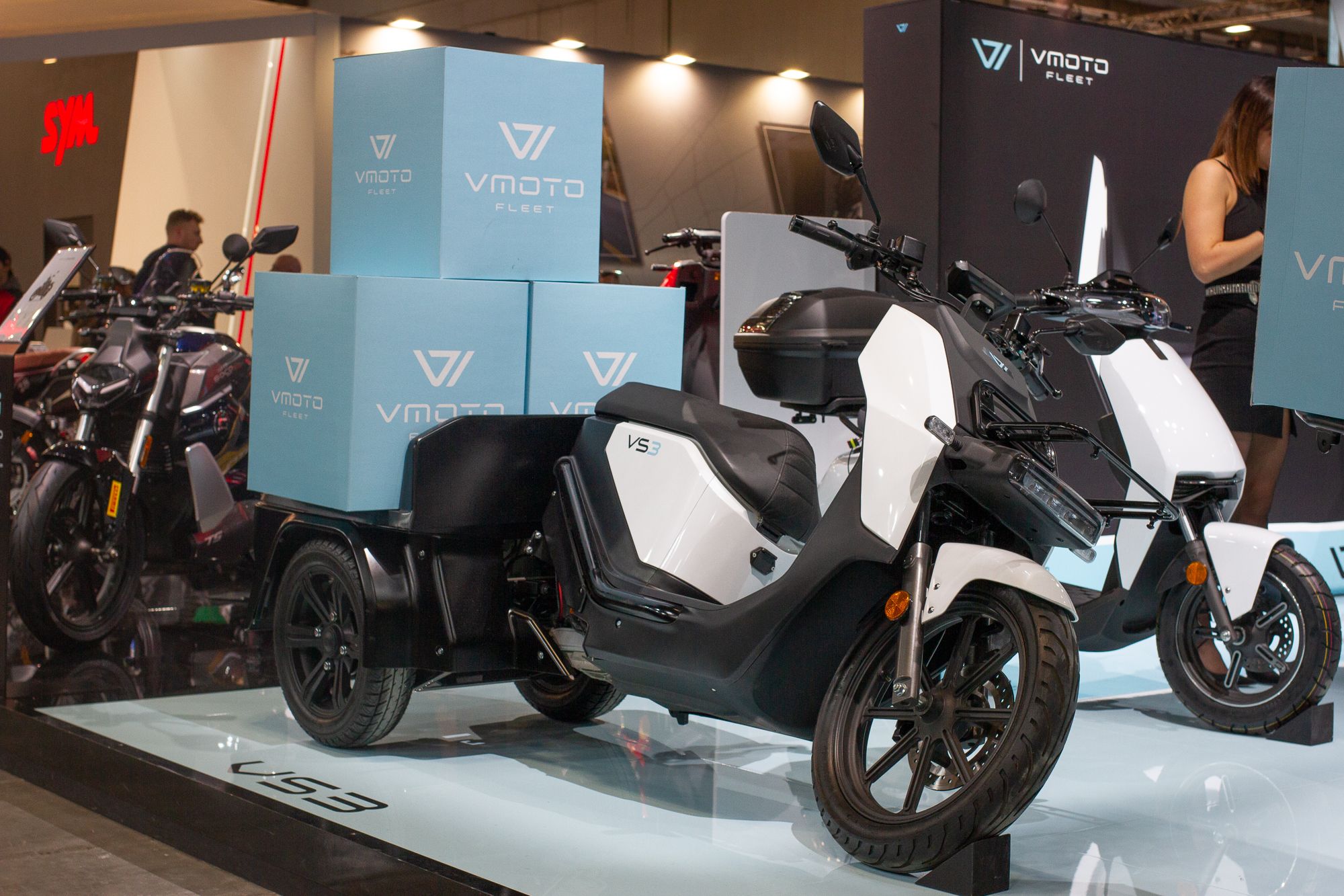 Vmoto Fleet presents the new three-wheeled cargo escooter VS3 at EICMA ...