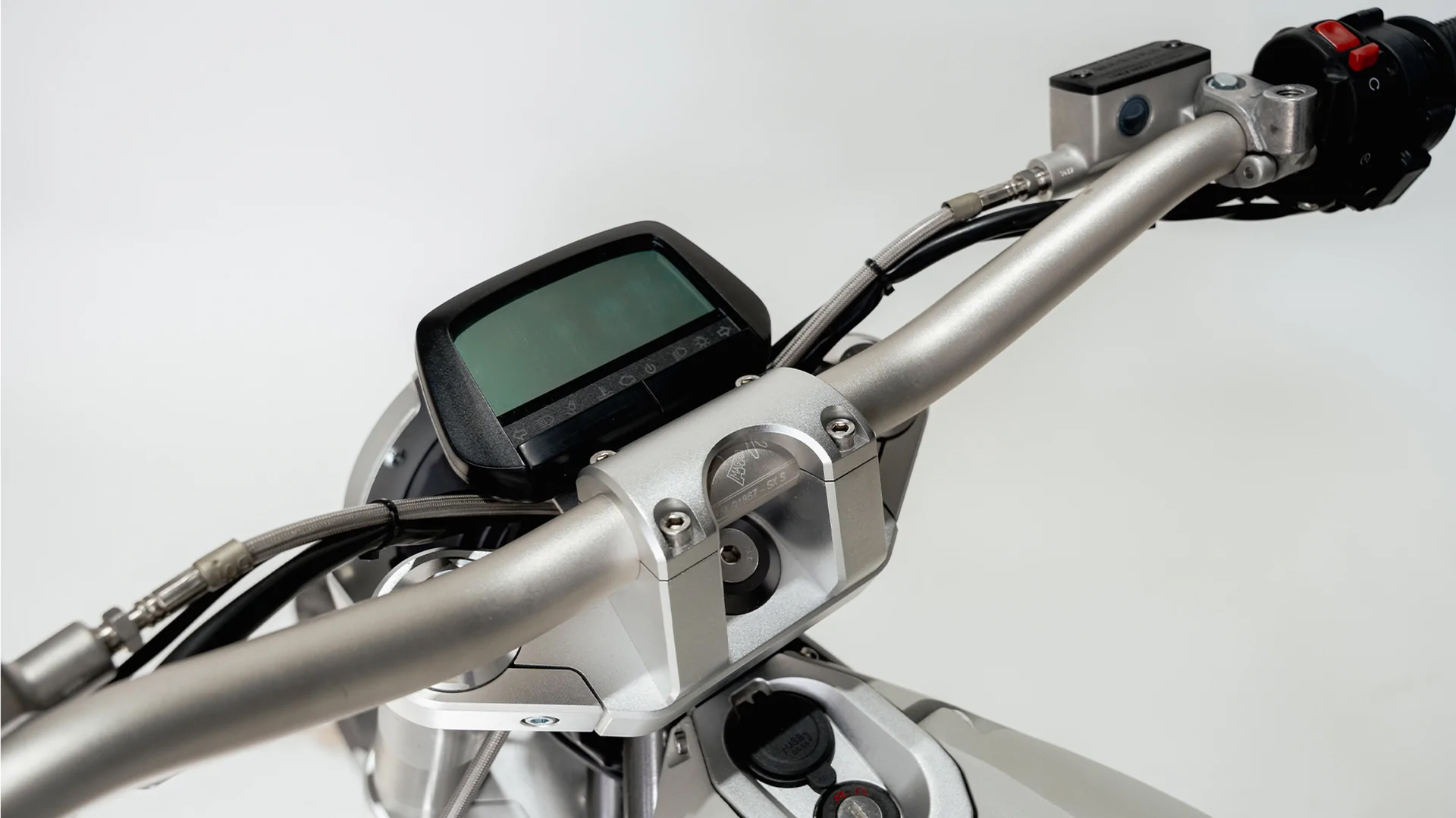 LAND Moto District Scrambler arrives in an off-road-ready version and a ...