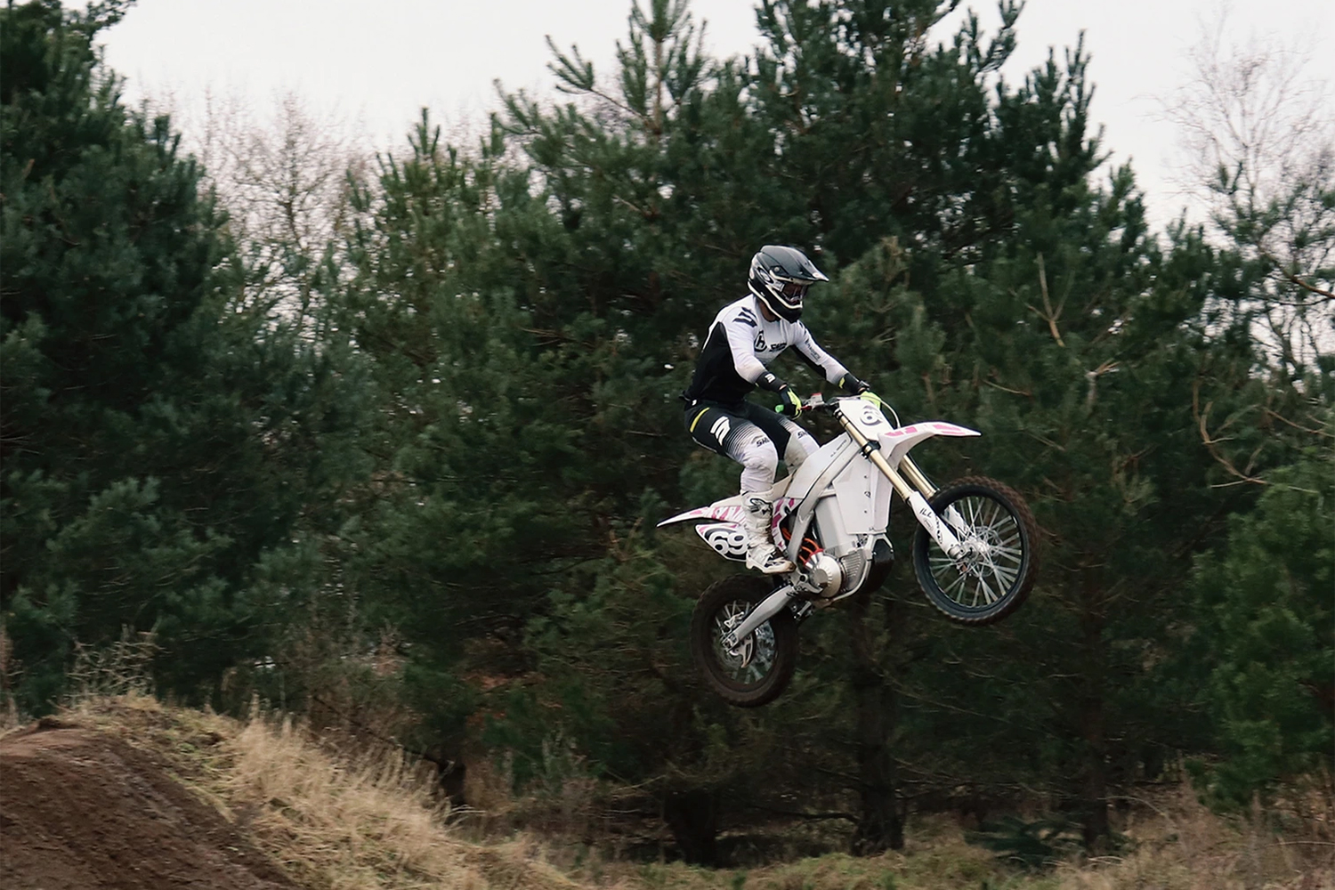 Michel Riis Eriksen presents us the new electric MX motorbike ILL Moto ...