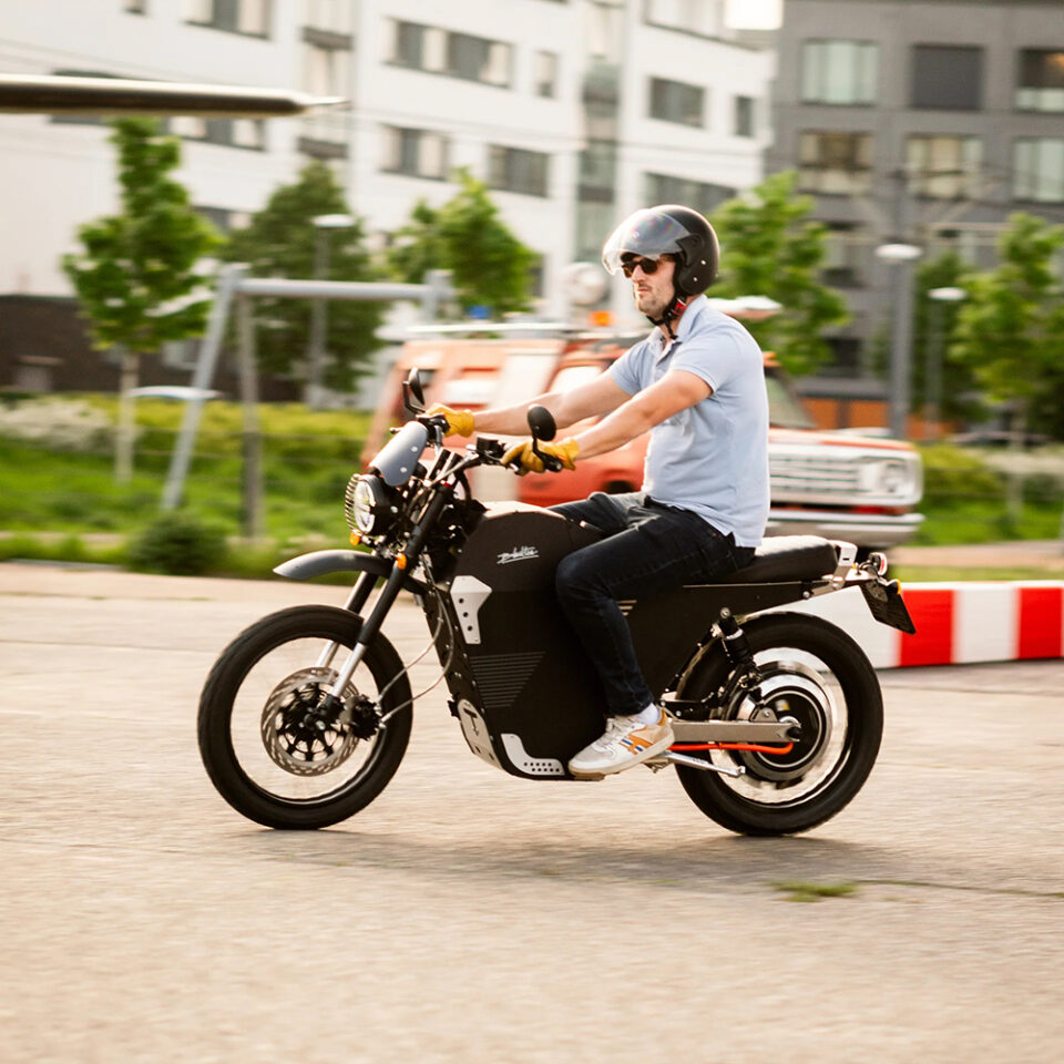 Electro Scrambler ‘Wildfire’, developed by Black Tea Motorbikes is in ...