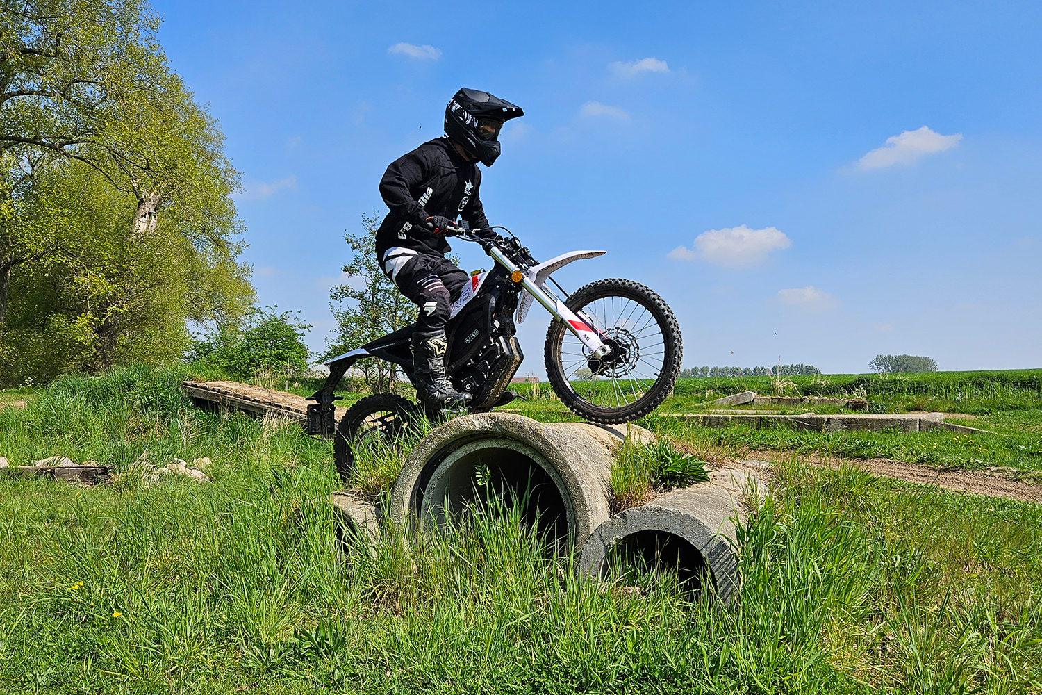 THE PACK’s first offroad ride with new Zero XE in Europe – thepack.news
